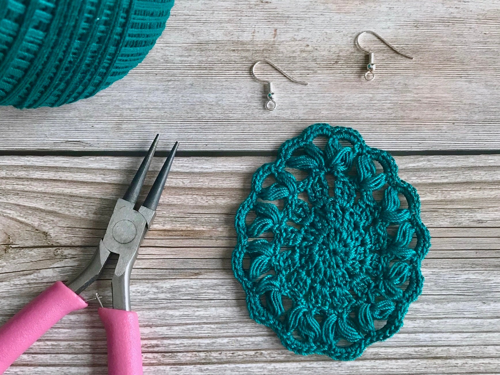 Easy Crochet Coaster and Earring Pattern // Easter Egg Crochet Pattern ...