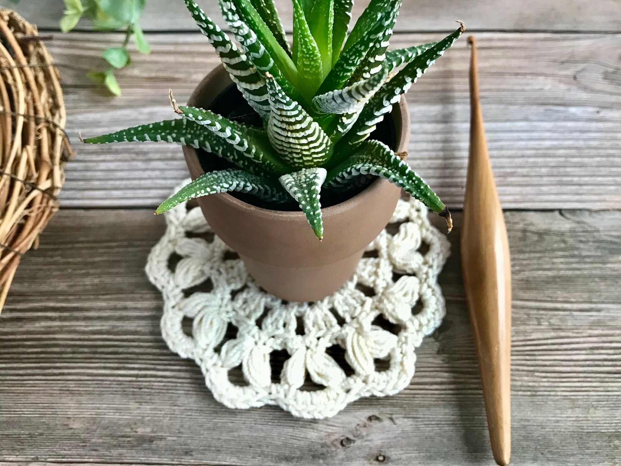 Easy Crochet Coaster and Earring Pattern // Easter Egg Crochet Pattern ...