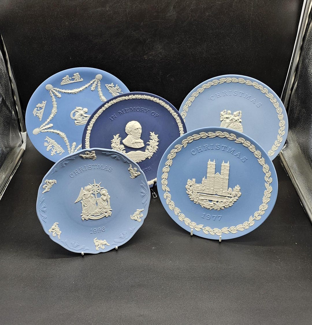 Vintage Wedgwood Blue Jasperware Plates Neoclassical Christmas Cupid ...