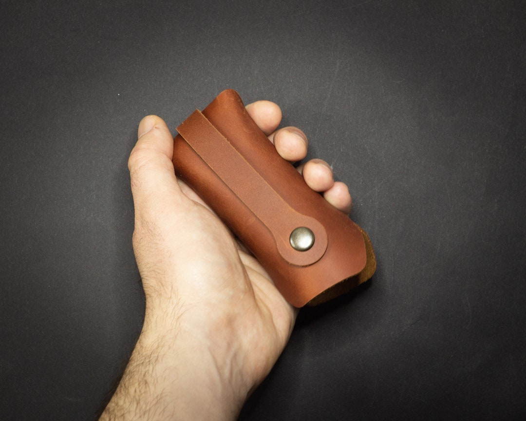 Personalized Crazy Horse Leather Key Holder, Minimalist Key Organizer ...