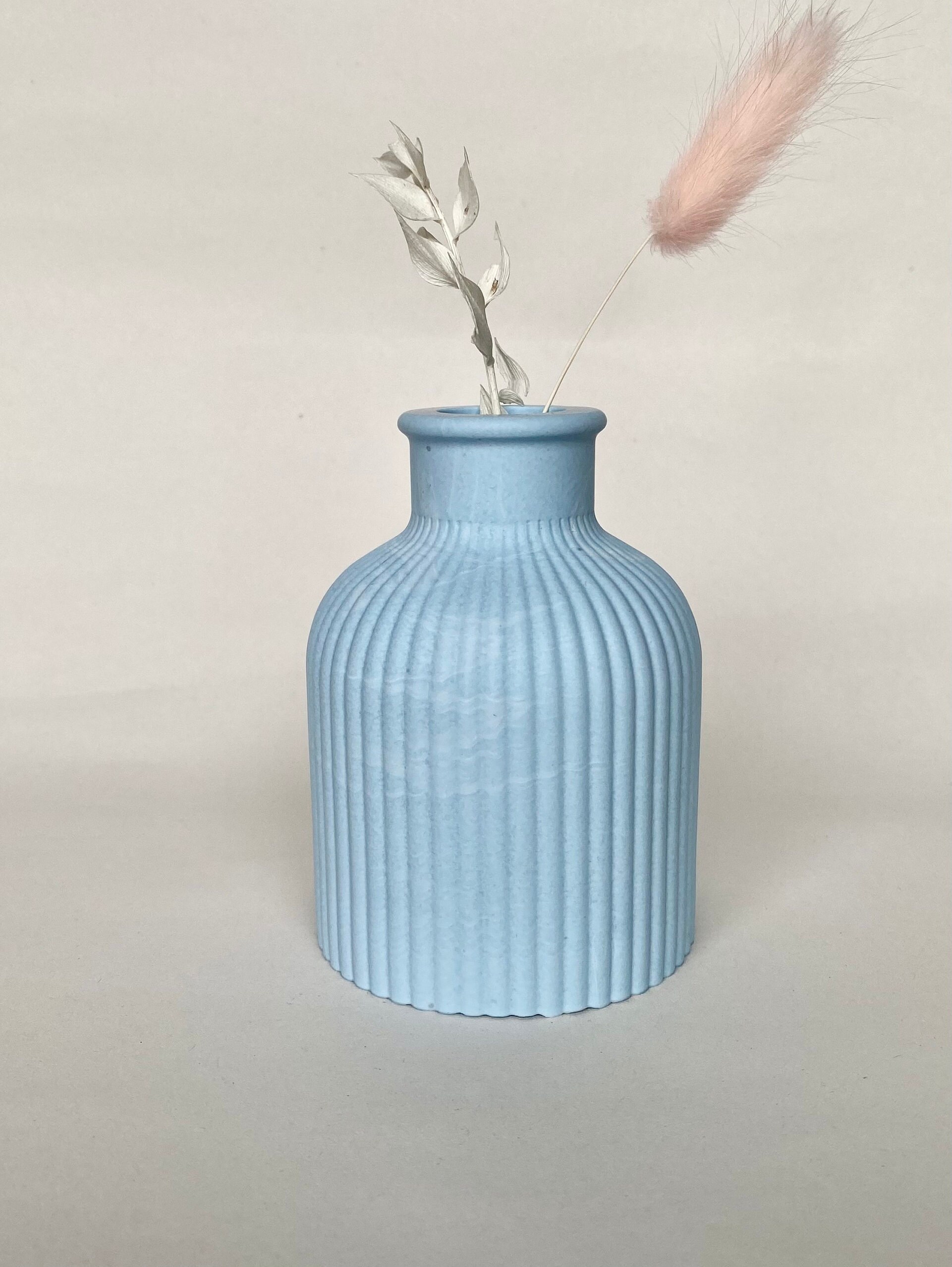 Small Jesmonite Ribbed Vase - Etsy