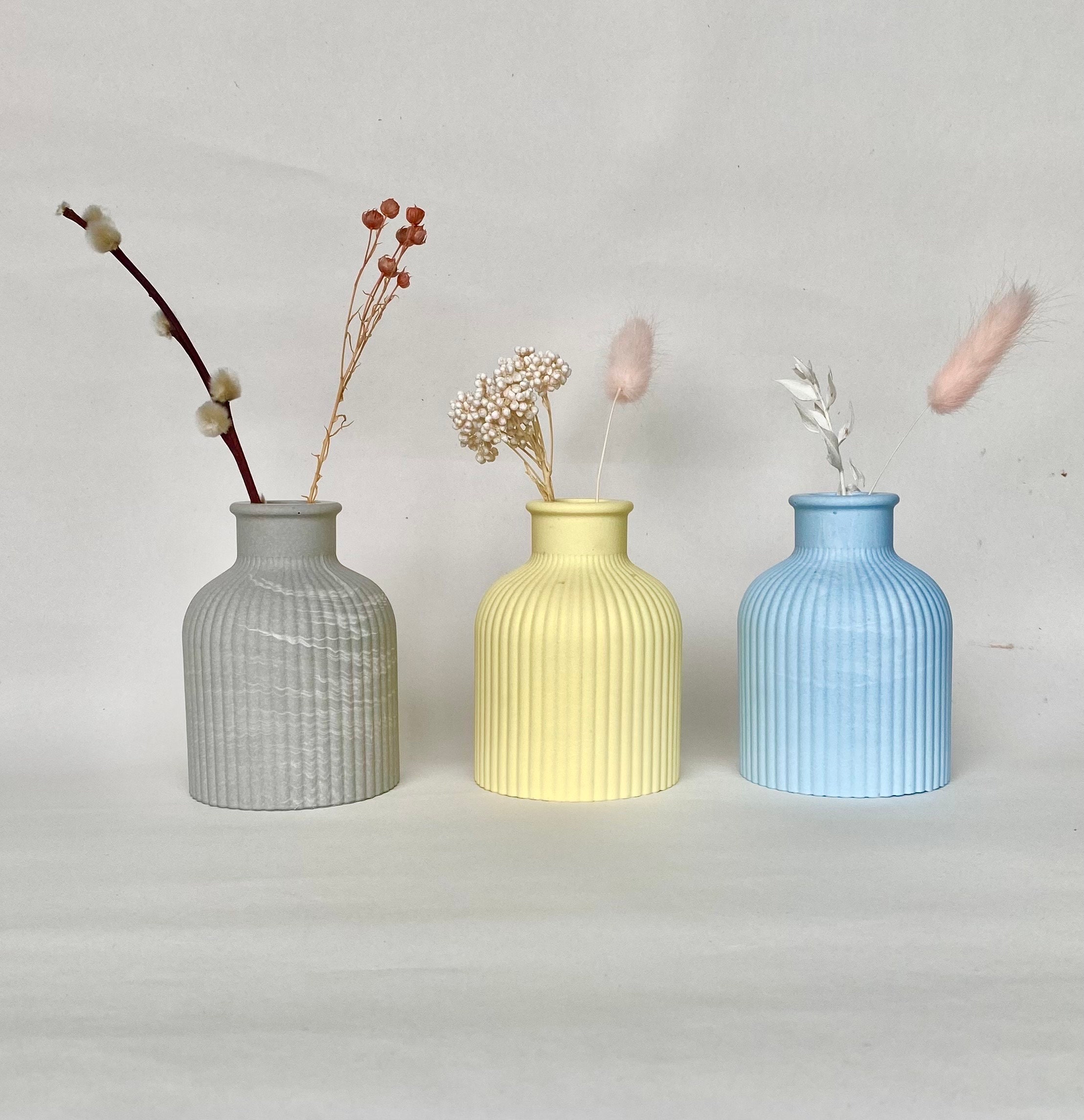 Small Jesmonite Ribbed Vase - Etsy