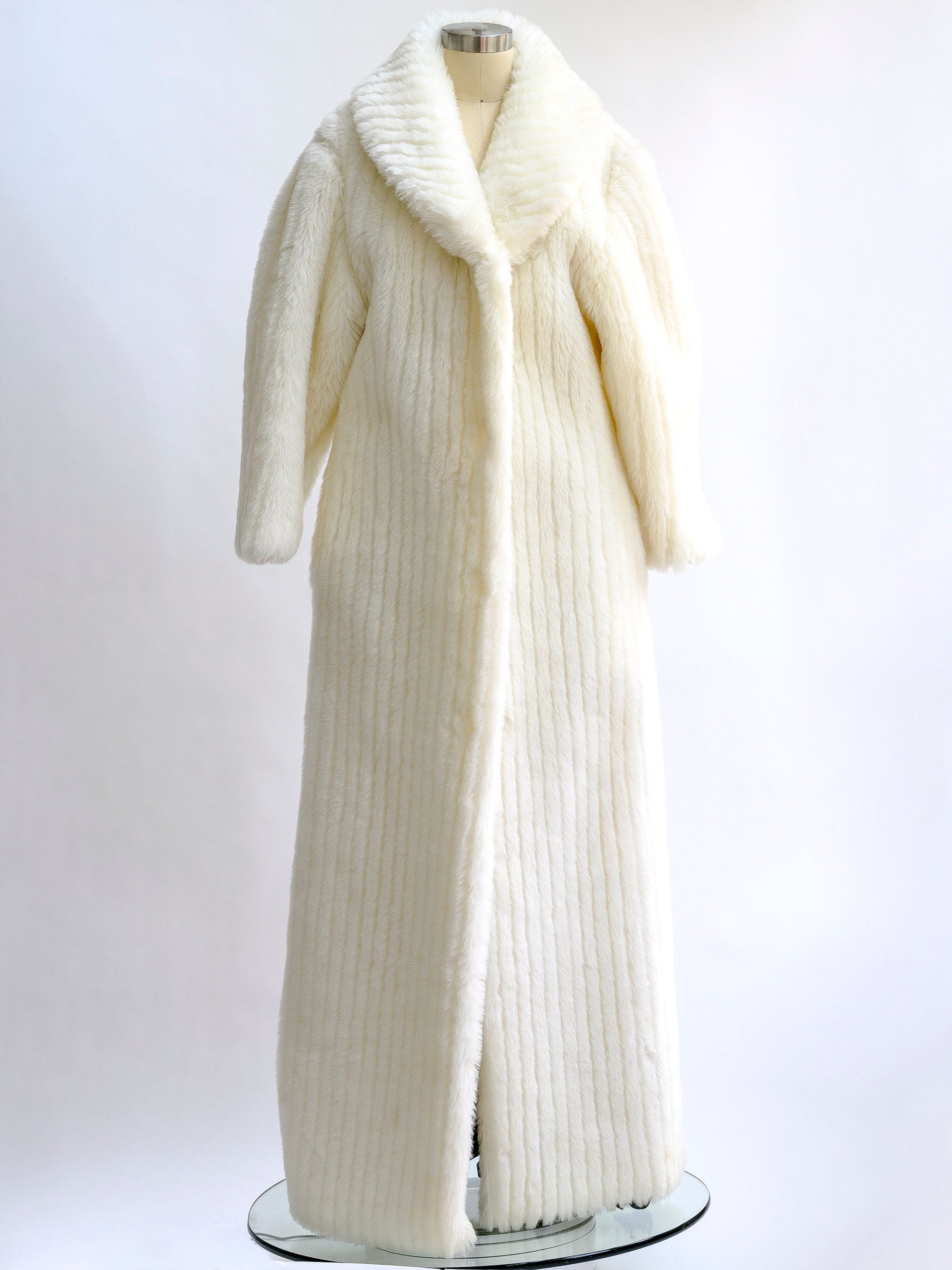 Exceptional Vintage Vanity Fair Faux Fur Coat From the 1970s. Sumptuous ...