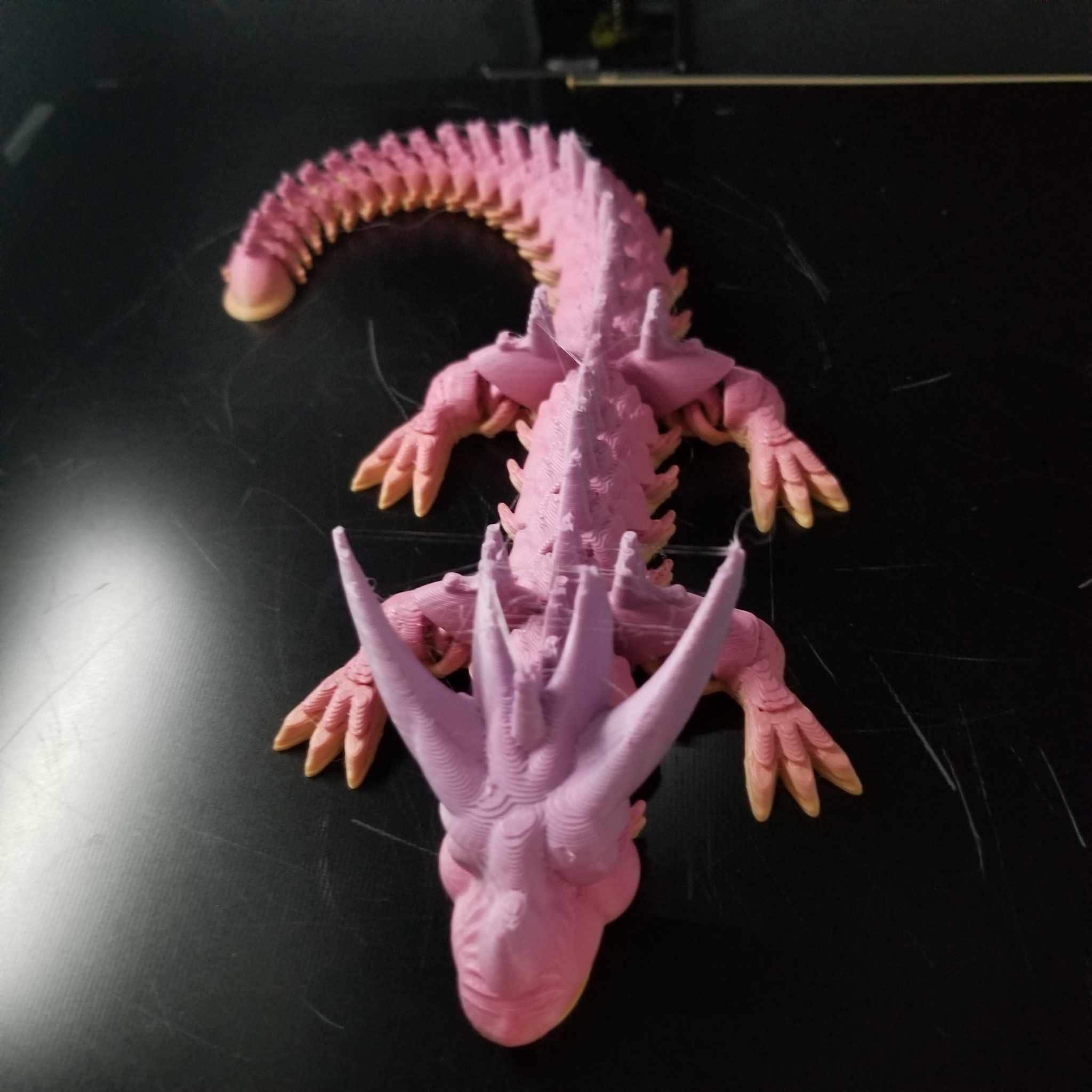Dragon articulé avec colonne vertébrale à cornes conçu par Shakaworld3D ...