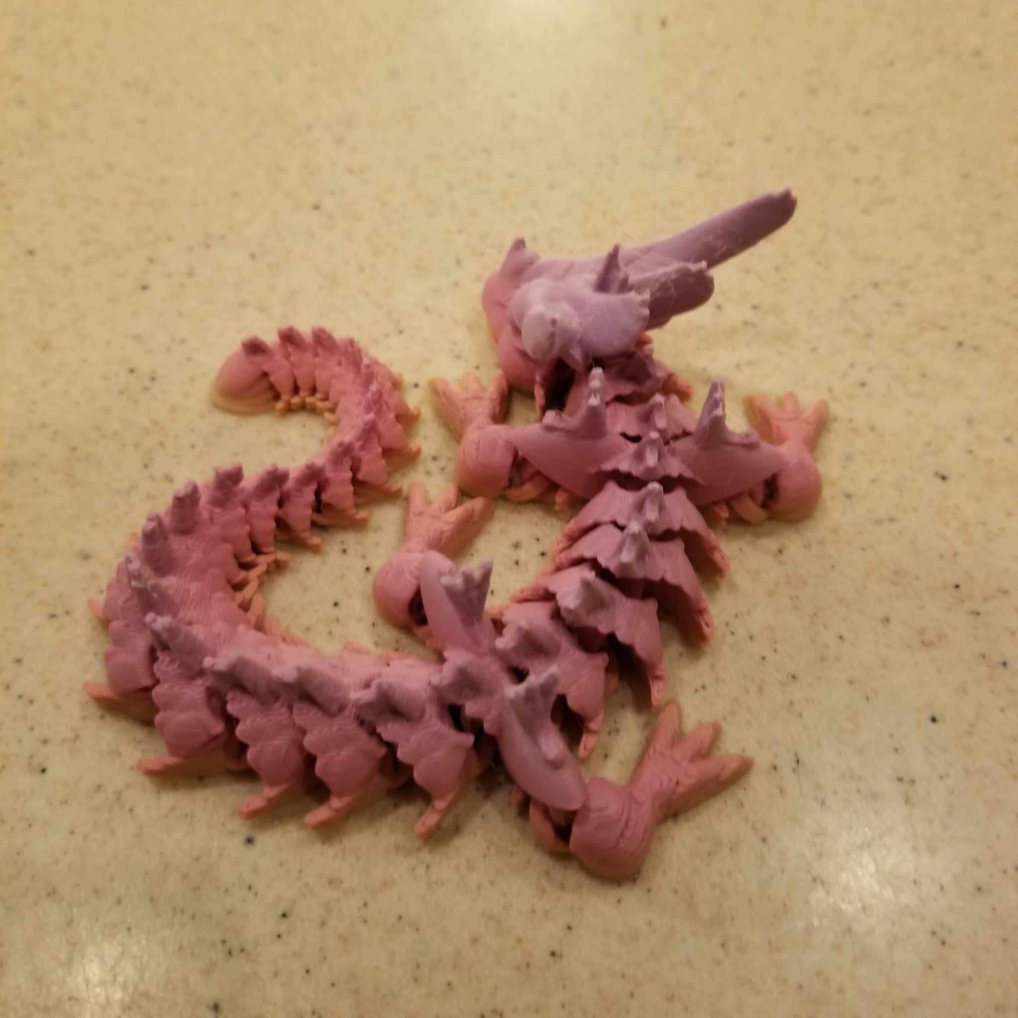 Dragon articulé avec colonne vertébrale à cornes conçu par Shakaworld3D ...