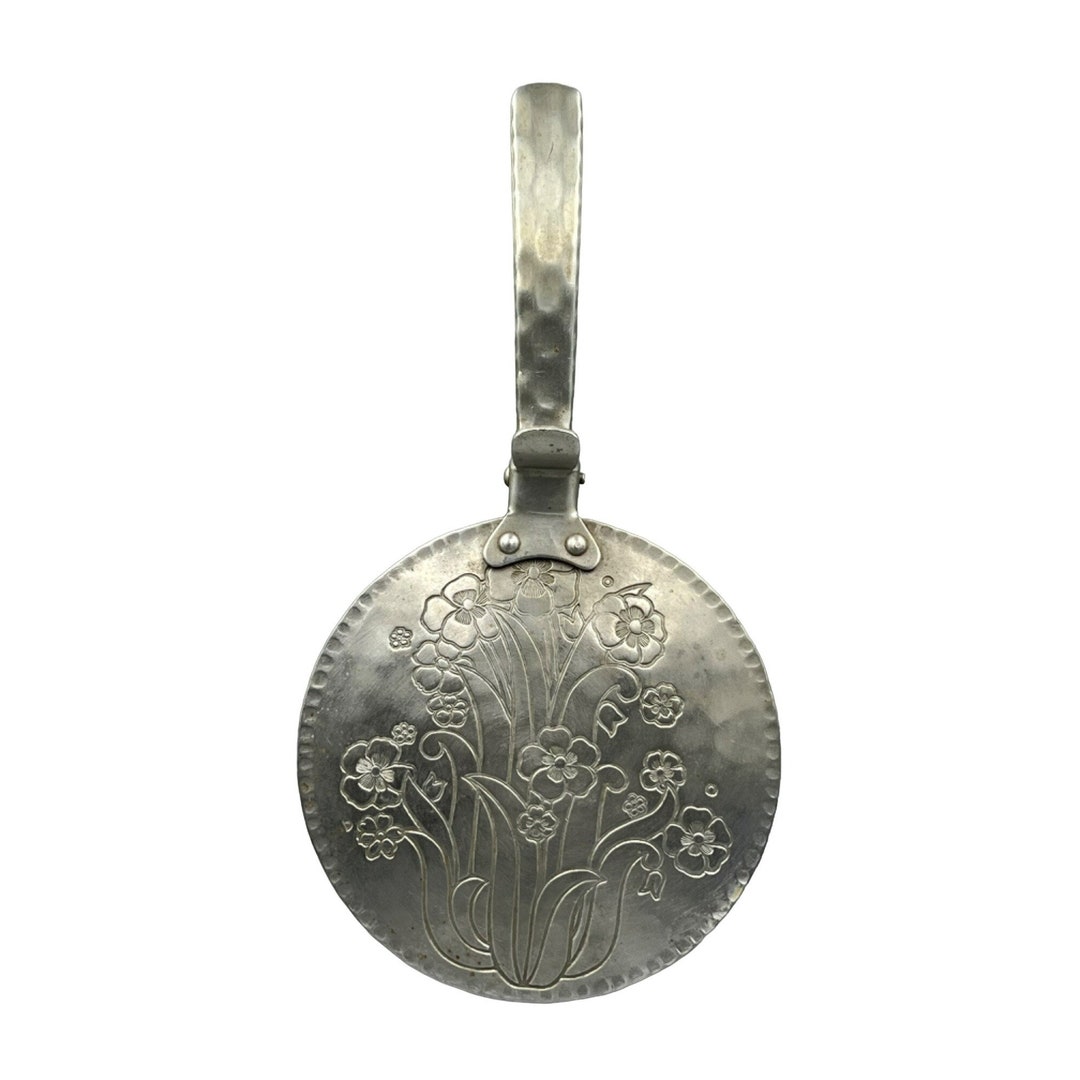 Vintage 1930s Everlast Metal Products Hand Forged Aluminum Silent Crumb ...