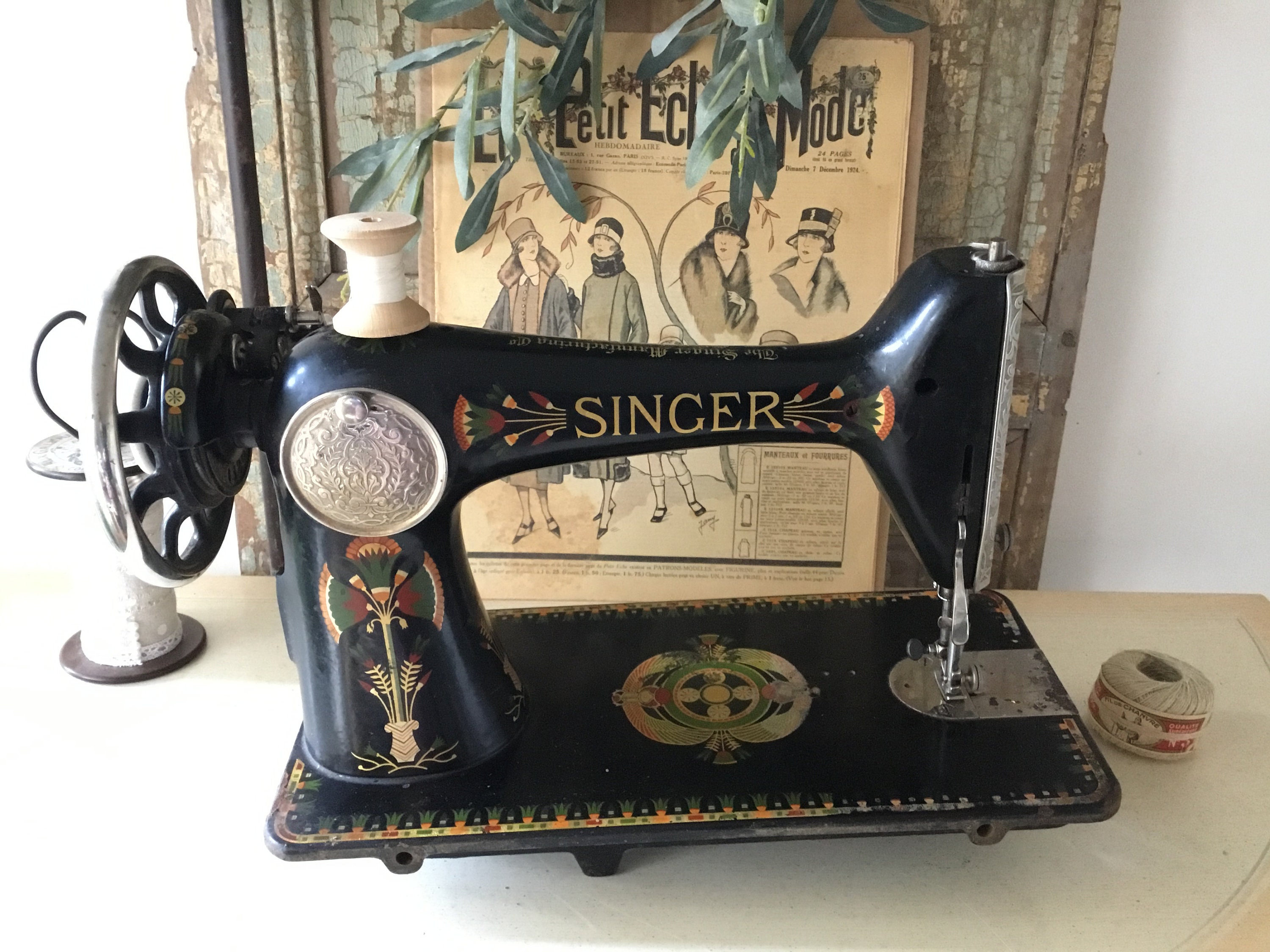 Vintage Singer Sewing Machine: Art Deco Egyptian Lotus Decals, Model No ...
