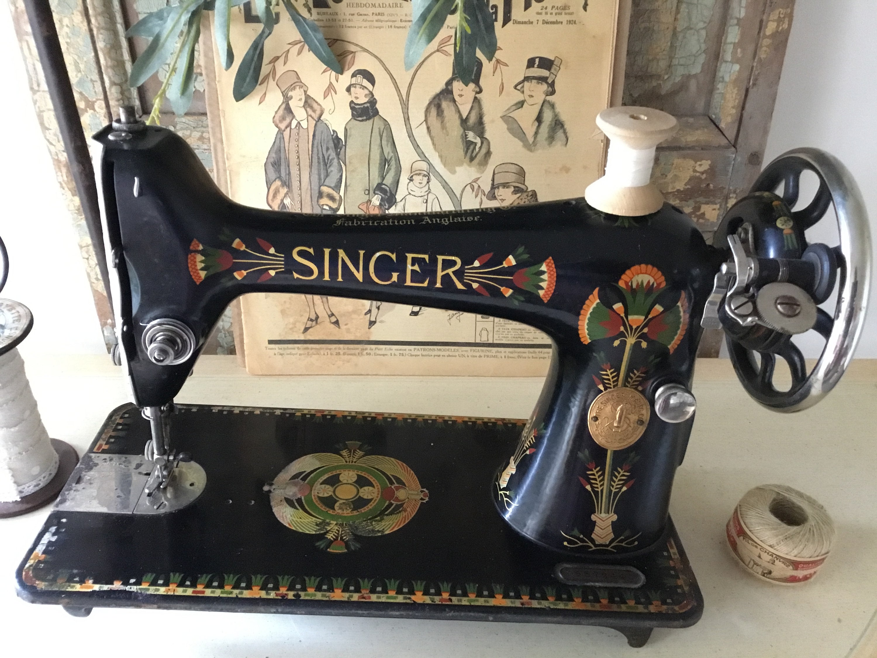 Vintage Singer Sewing Machine: Art Deco Egyptian Lotus Decals, Model No ...