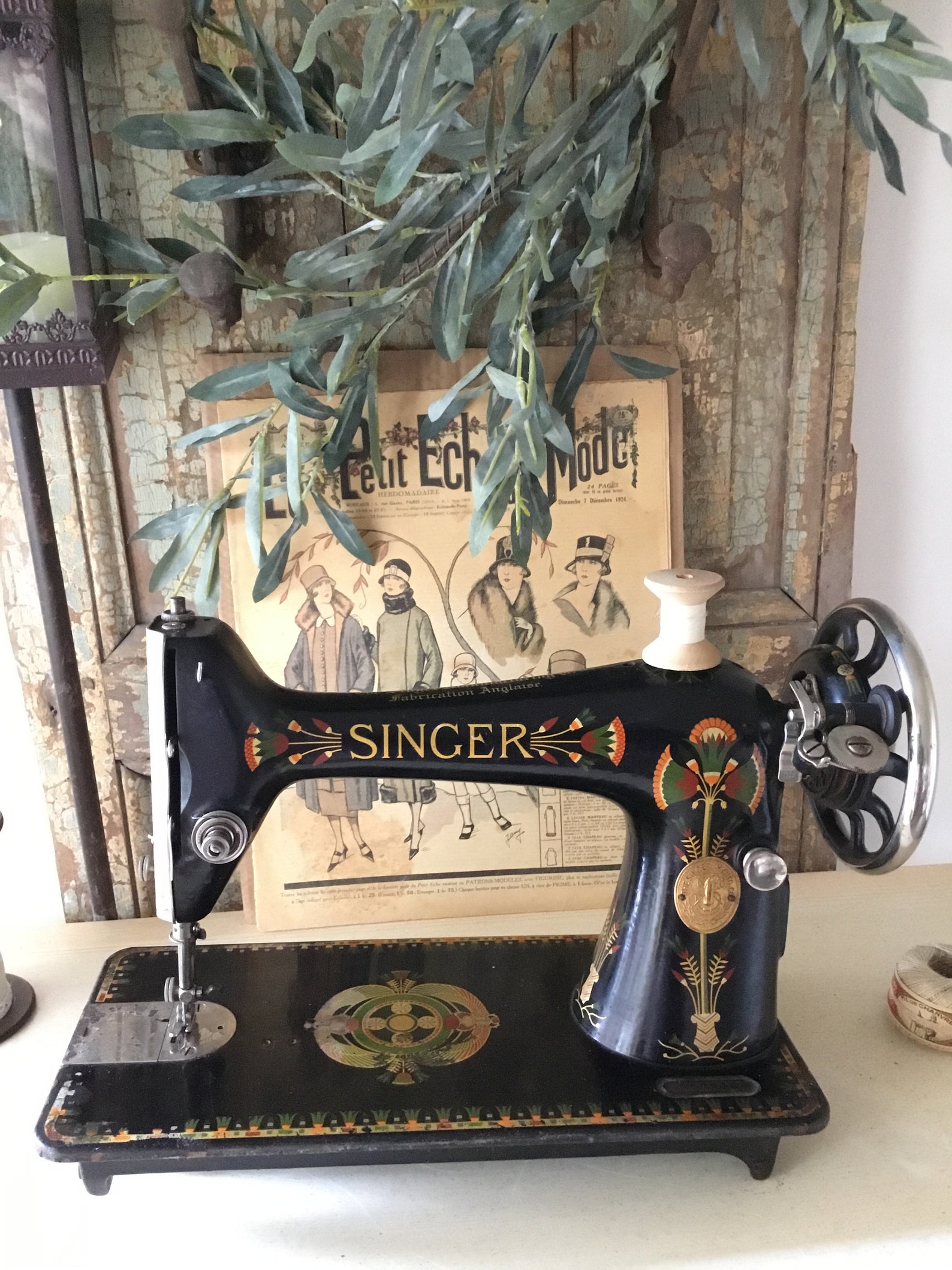 Vintage Singer Sewing Machine: Art Deco Egyptian Lotus Decals, Model No ...