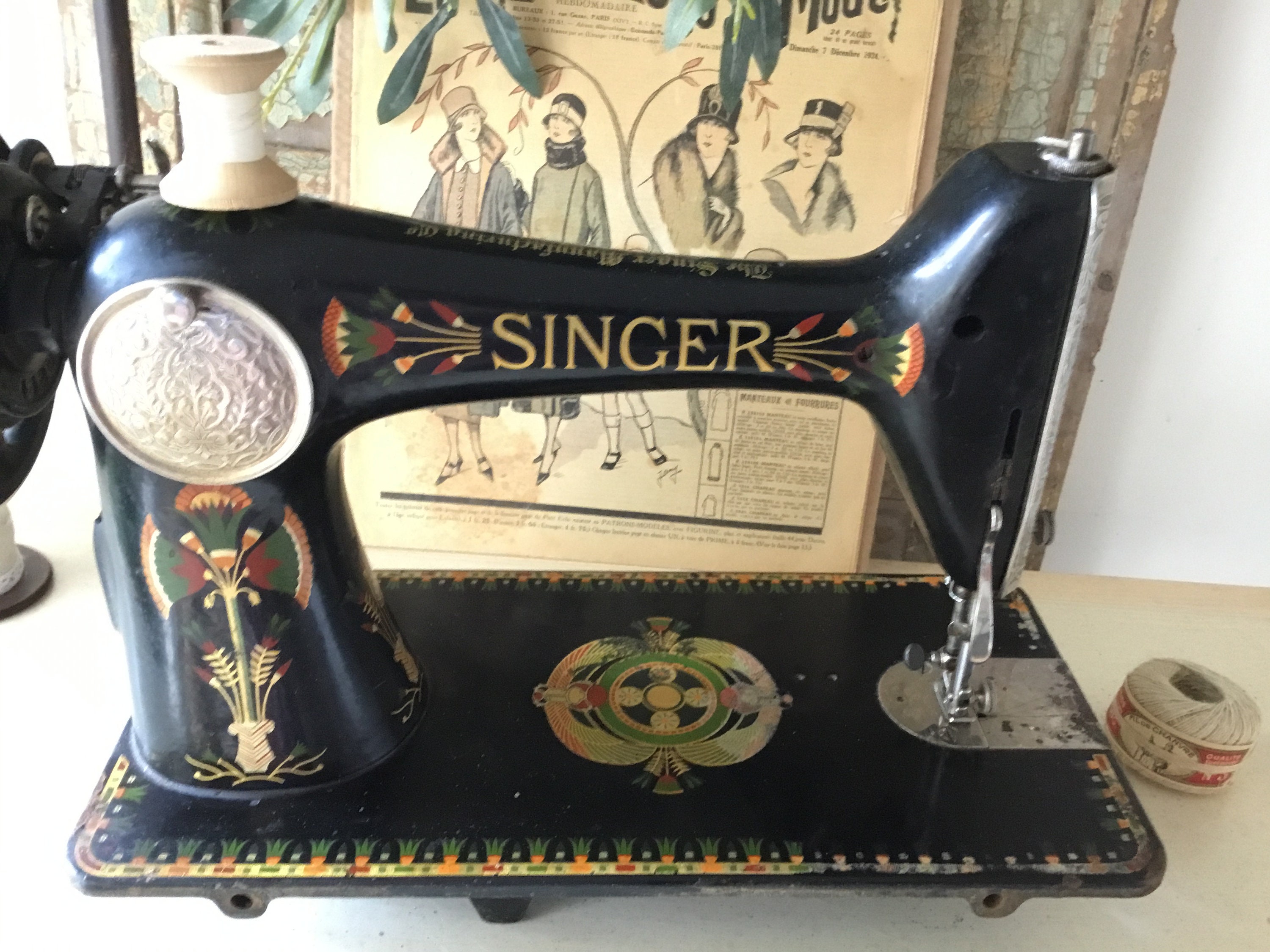 Vintage Singer Sewing Machine: Art Deco Egyptian Lotus Decals, Model No ...