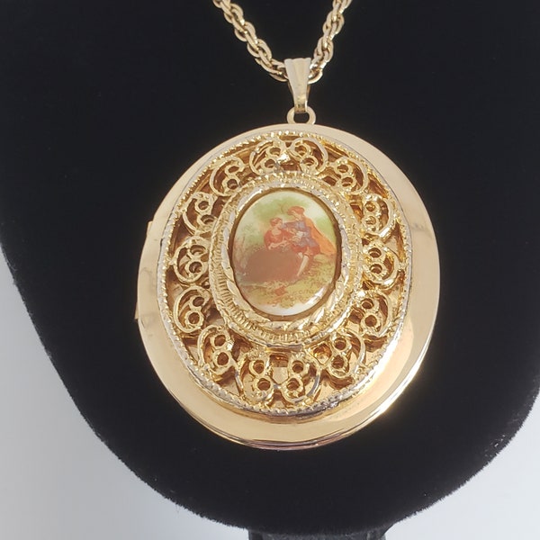 Courting Couple - Etsy