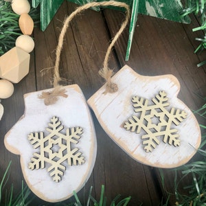 Chunky Rustic Wood Mittens CHRISTMAS ORNAMENTS Pair White Red Black ...