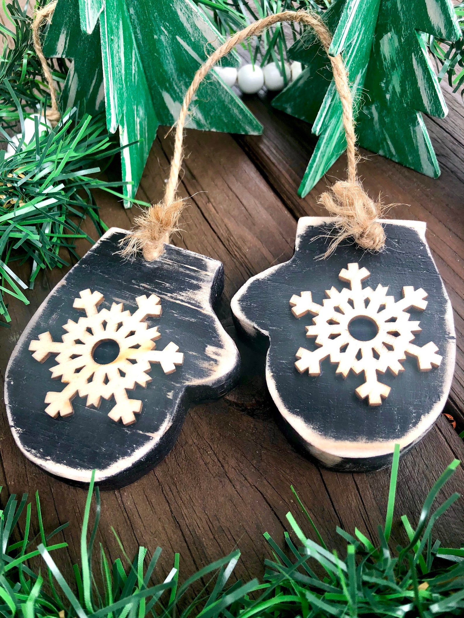 Chunky Rustic Wood Mittens CHRISTMAS ORNAMENTS Pair White Red Black ...