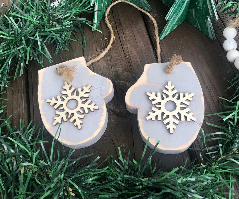 Chunky Rustic Wood Mittens CHRISTMAS ORNAMENTS Pair White Red Black ...
