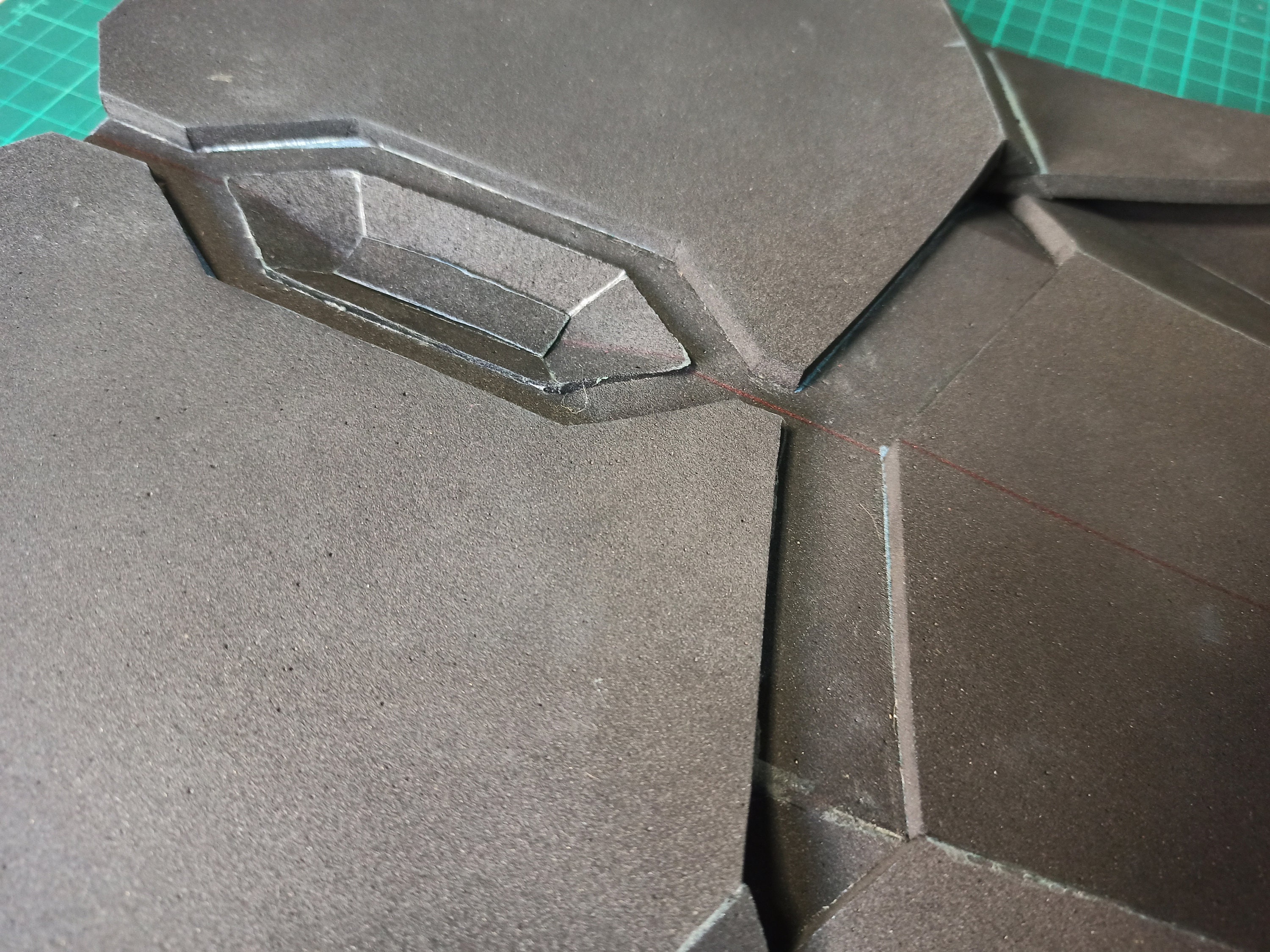 Mandalorian Beskar Chest Armor Complete and Shoulder Template - Eva ...