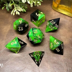 ELDRITCH POISON Dice Handmade Resin 7 Dice Set With Box for Call of ...