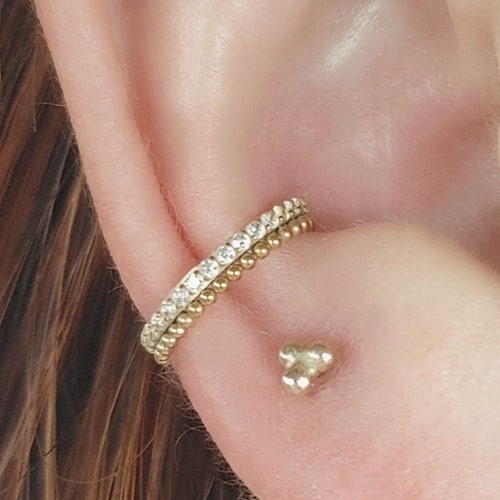 ASTM F136 Titanium Gem and Smooth Crossover Conch Clicker - Etsy