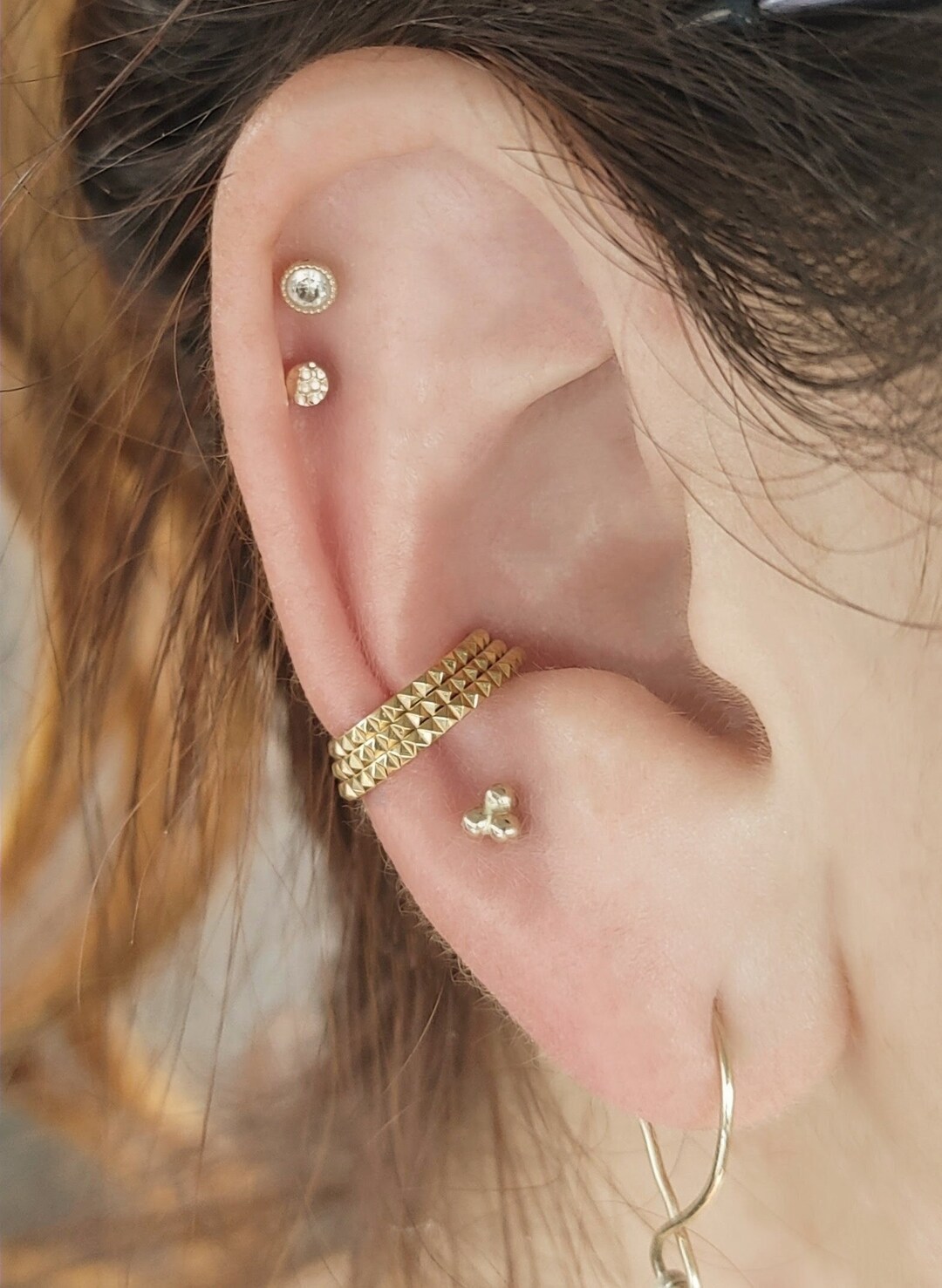 G23 Titanium Triple Stacked Pyramid Conch Hoop, 16 Guage, 10mm, Gold ...