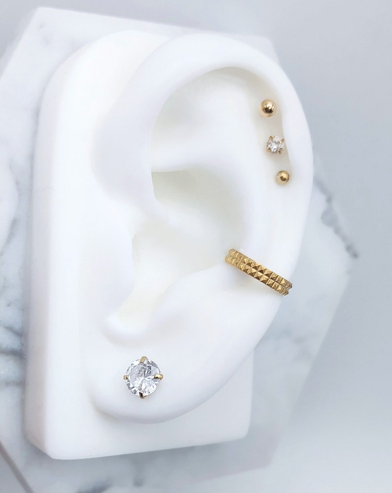 Double Stacked Tiny Pyramid 316L Stainless Steel Conch Clicker Hoop ...