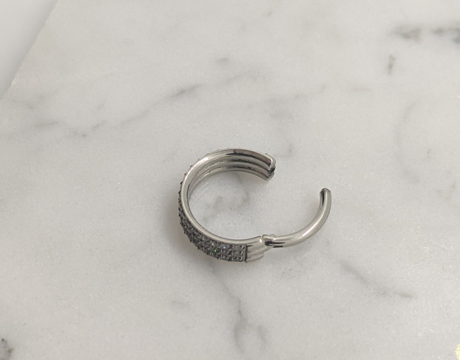 ASTM F136 Titanium Triple Gem Vertical Stacked Conch Clicker | Etsy