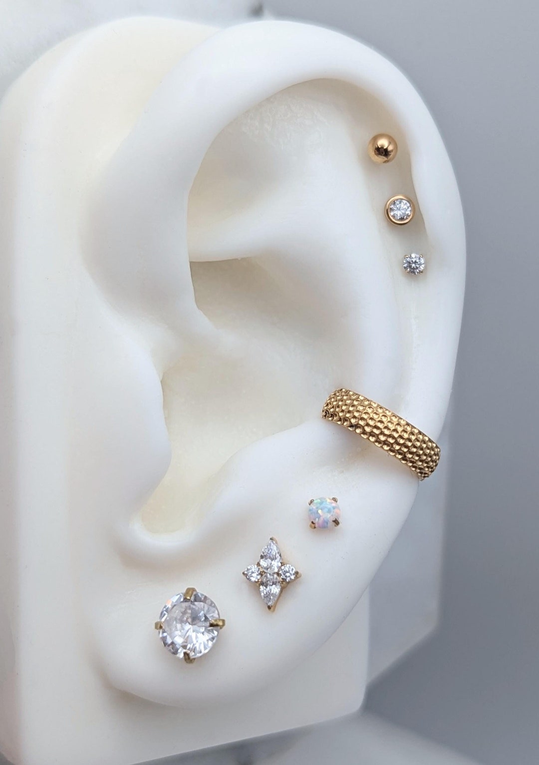 ASTM F136 Titanium Wide Hammered Conch Clicker Hoop, 10mm Conch Earring ...
