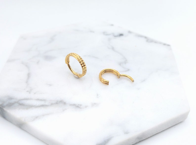 Double Stacked Tiny Pyramid 316L Stainless Steel Conch Clicker Hoop ...