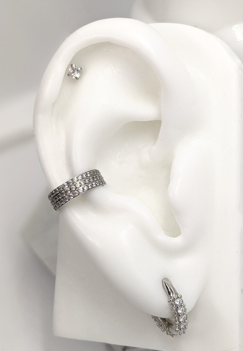 ASTM F136 Titanium Triple Gem Vertical Stacked Conch Clicker | Etsy