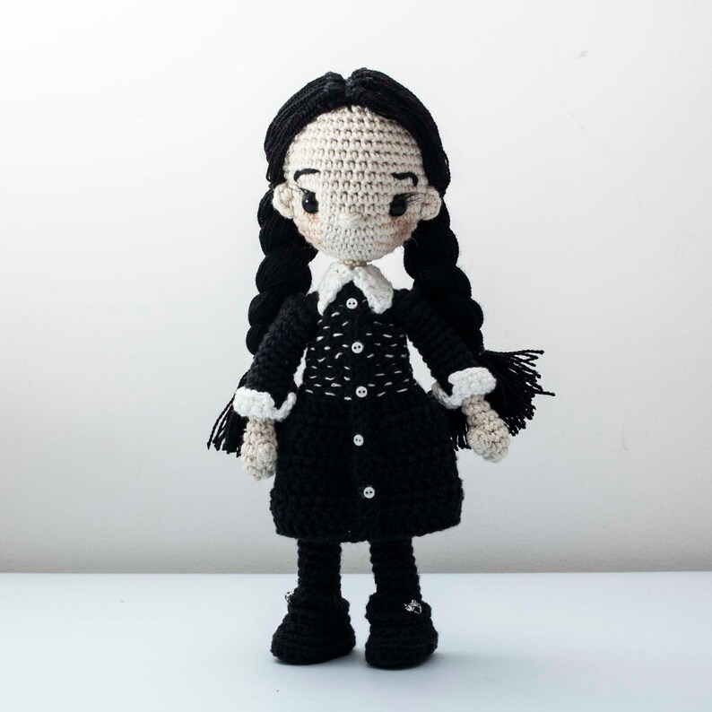 Patrón amigurumi Merlina Addams - Etsy España