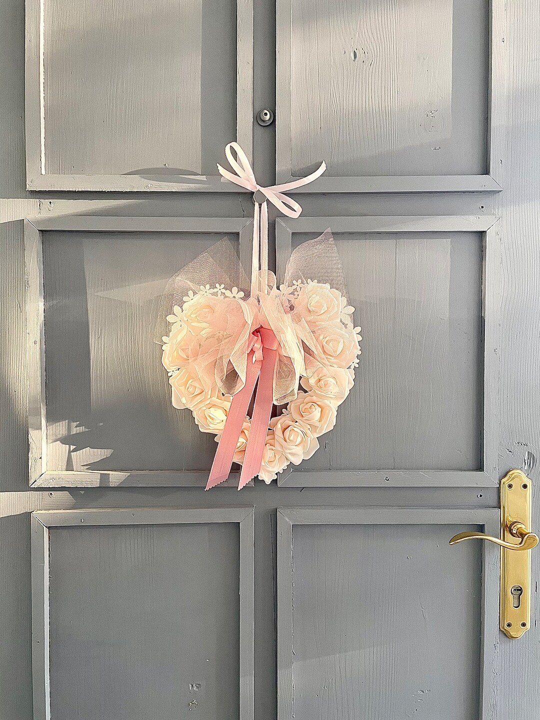 Valentines Day Heart Door Decoration. Beige Roses Pink Bow Wall Window ...