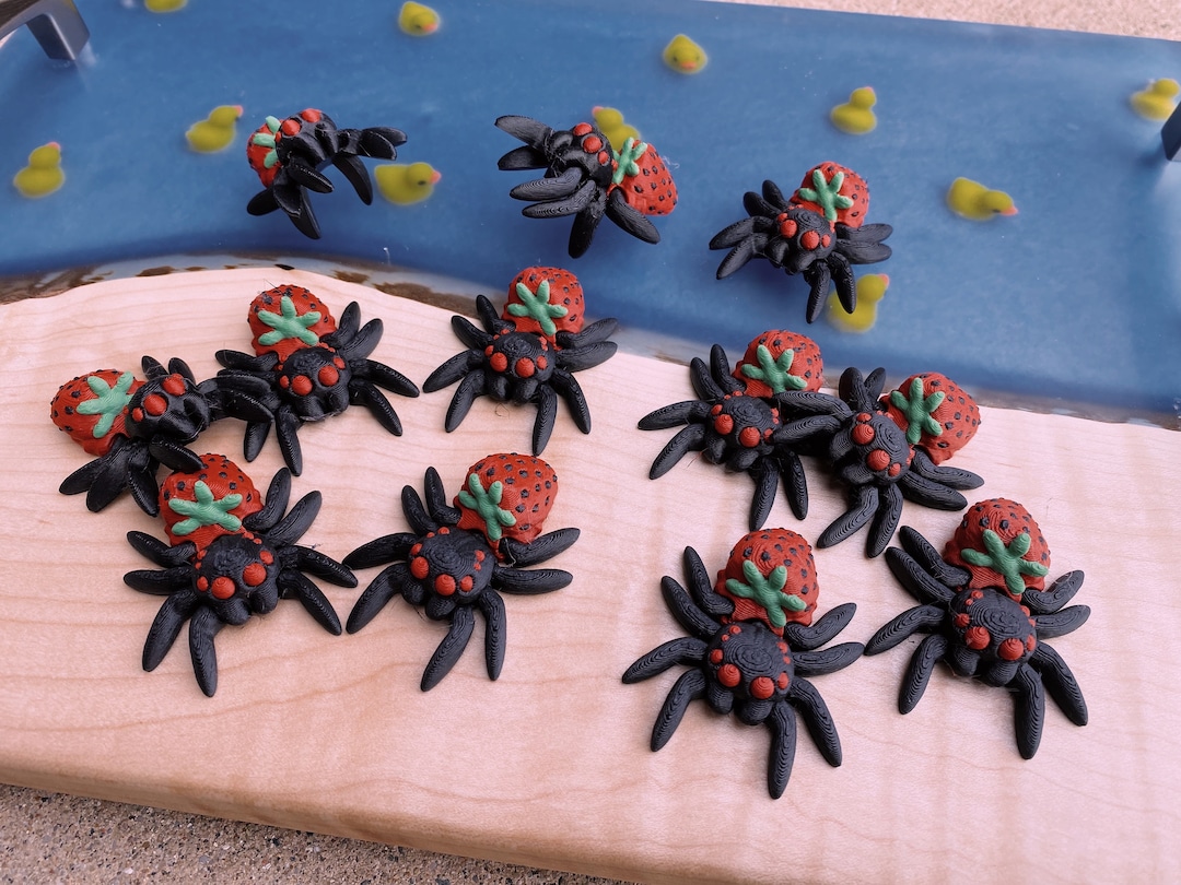 3D Printed Articulated Fidget Strawberry Spiders - Etsy