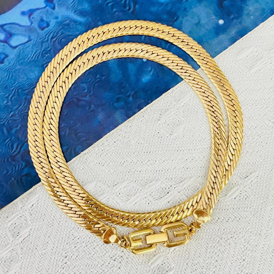Givenchy Vintage 1980 Logo Interlocked Chain Link Flat Snake Curb Long ...