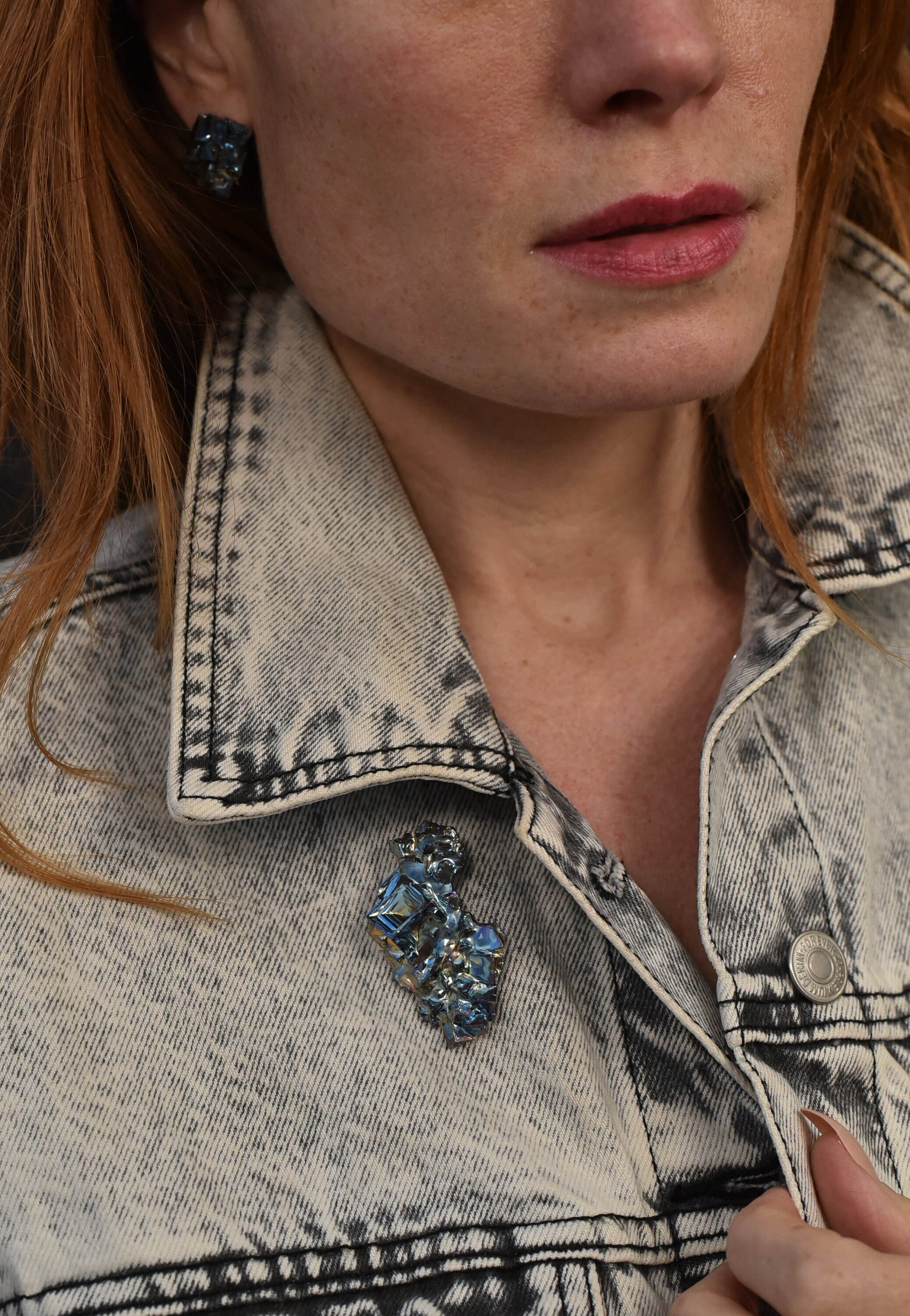 Broche bleu liquide broche sculpturale / broche. Cristaux - Etsy France