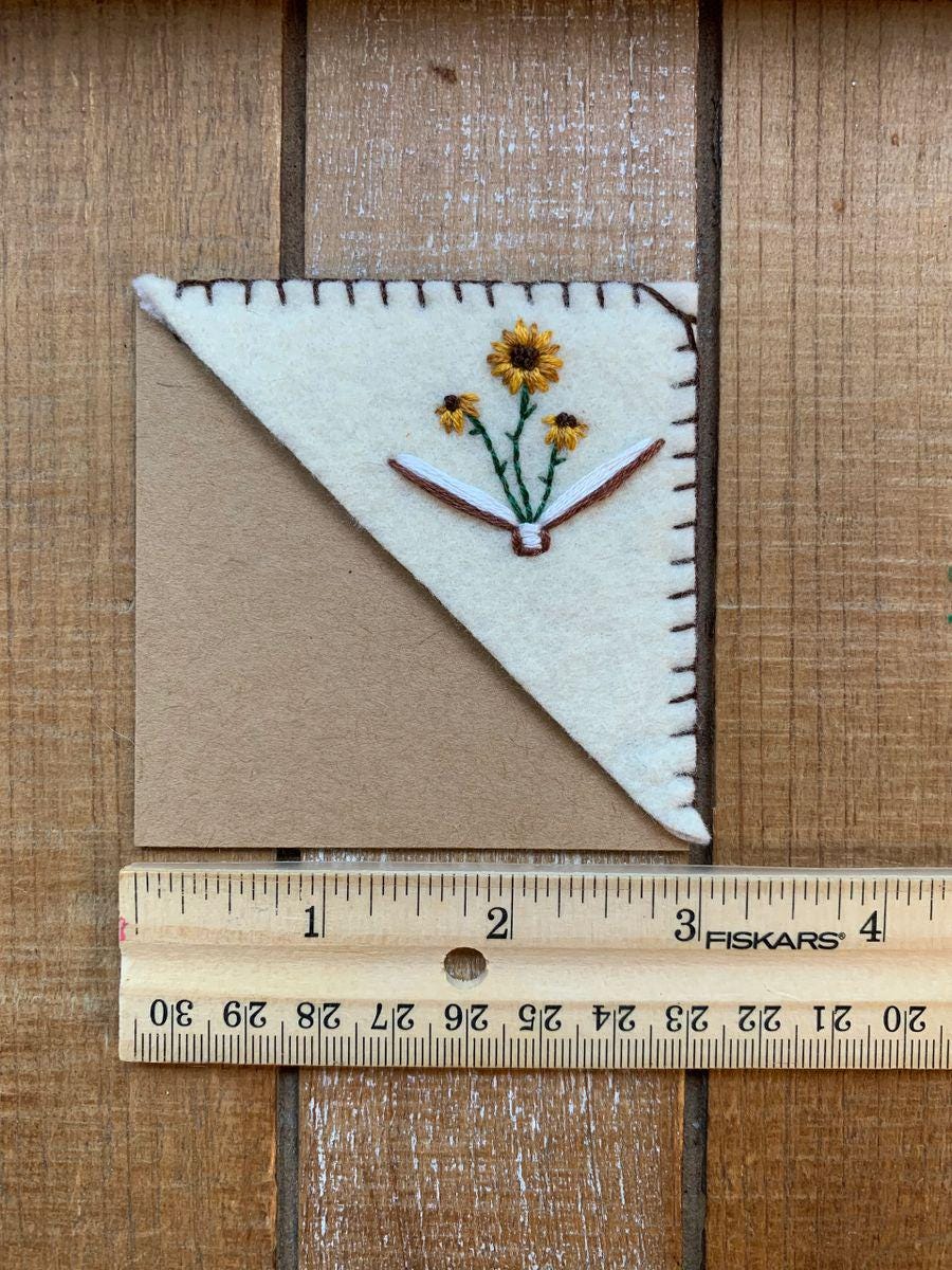 Hand Embroidered Felt Mini Corner Page Bookmark- Blooming Book - Etsy