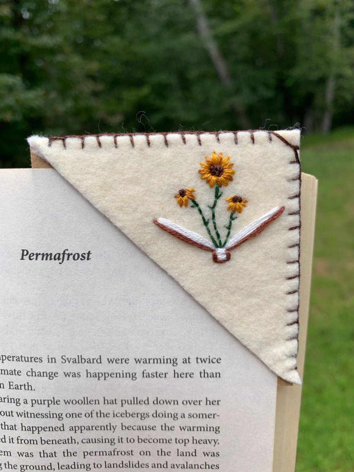 Hand Embroidered Felt Mini Corner Page Bookmark- Blooming Book - Etsy