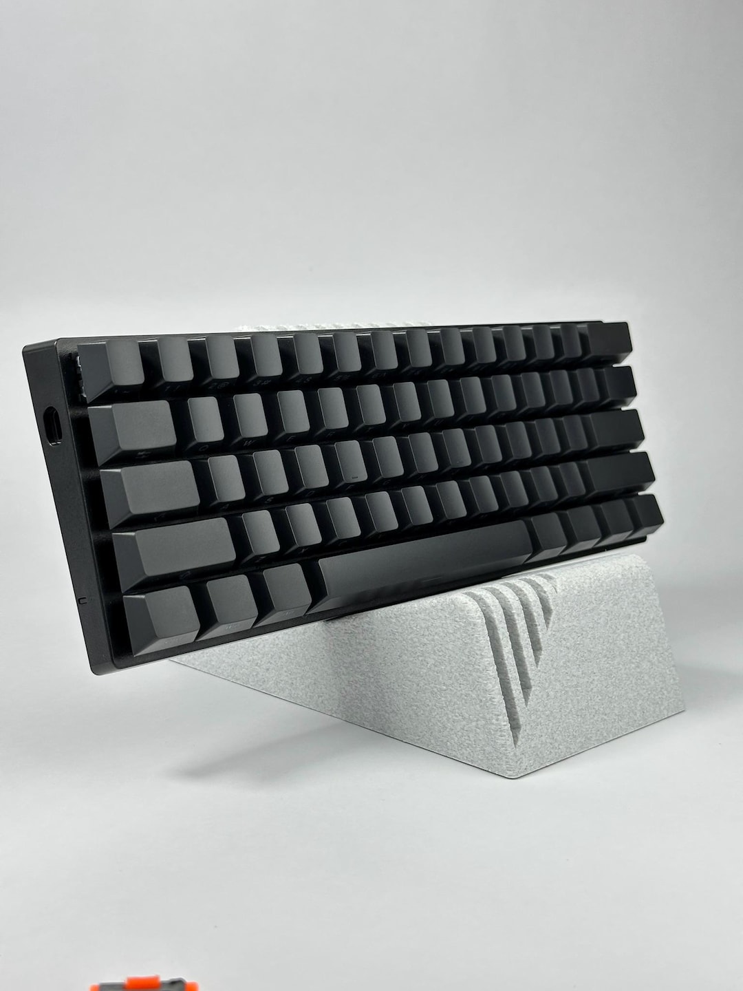 Angled Keyboard/phone Stand – 3D Printed Vertical Mechanical Organizer ...