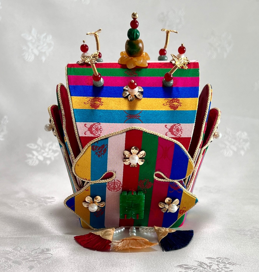 A Flower Crown. A Traditional Korean Crown - 전통화관 - Etsy