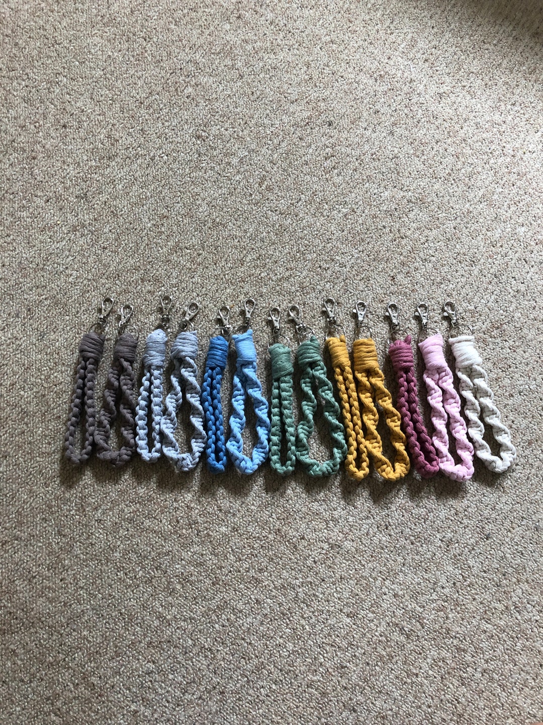 Wristlet Macrame Keychain / Boho Square Knot / Modern Macrame Keychain ...