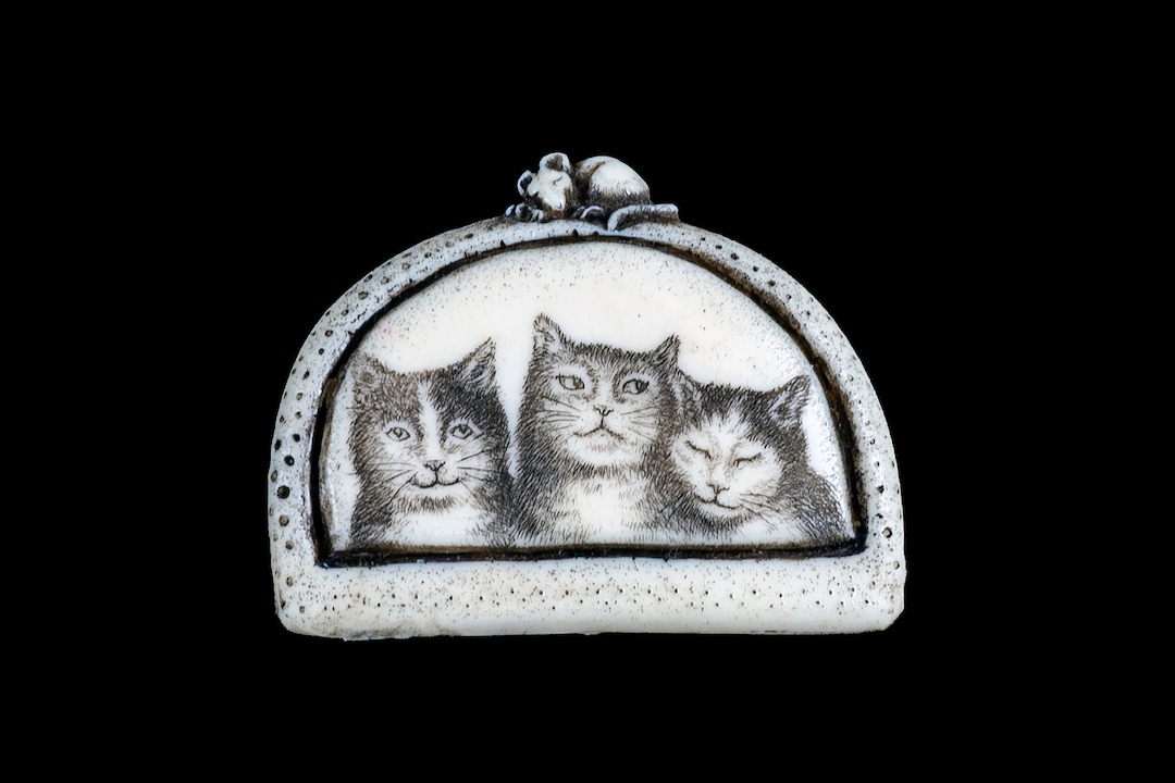 Three Cats Pin/pendant. Moosup Valley, Etched, Cats, Mouse - Etsy