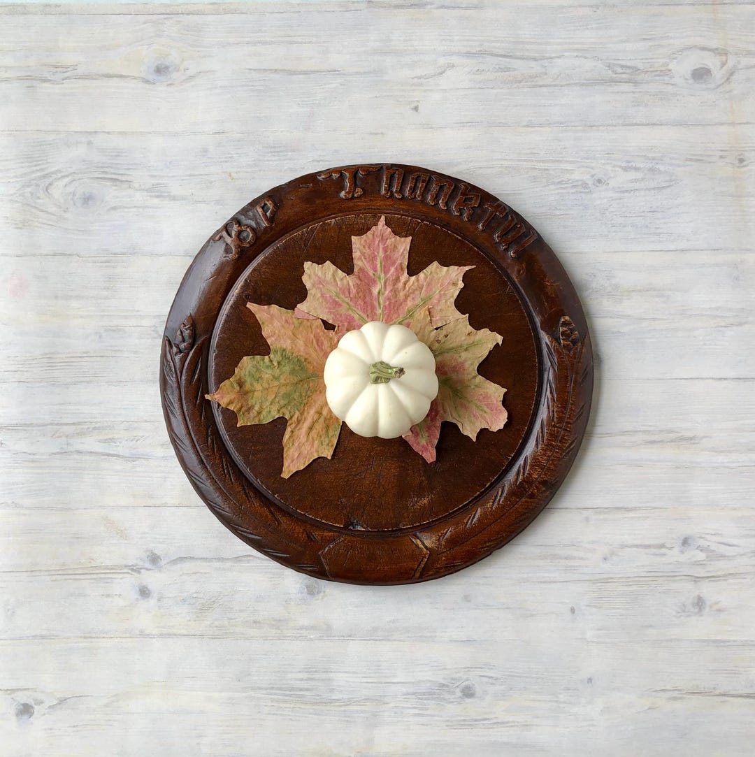 Rare BE THANKFUL Round Carved Wooden Breadboard in a Dark Stain ...