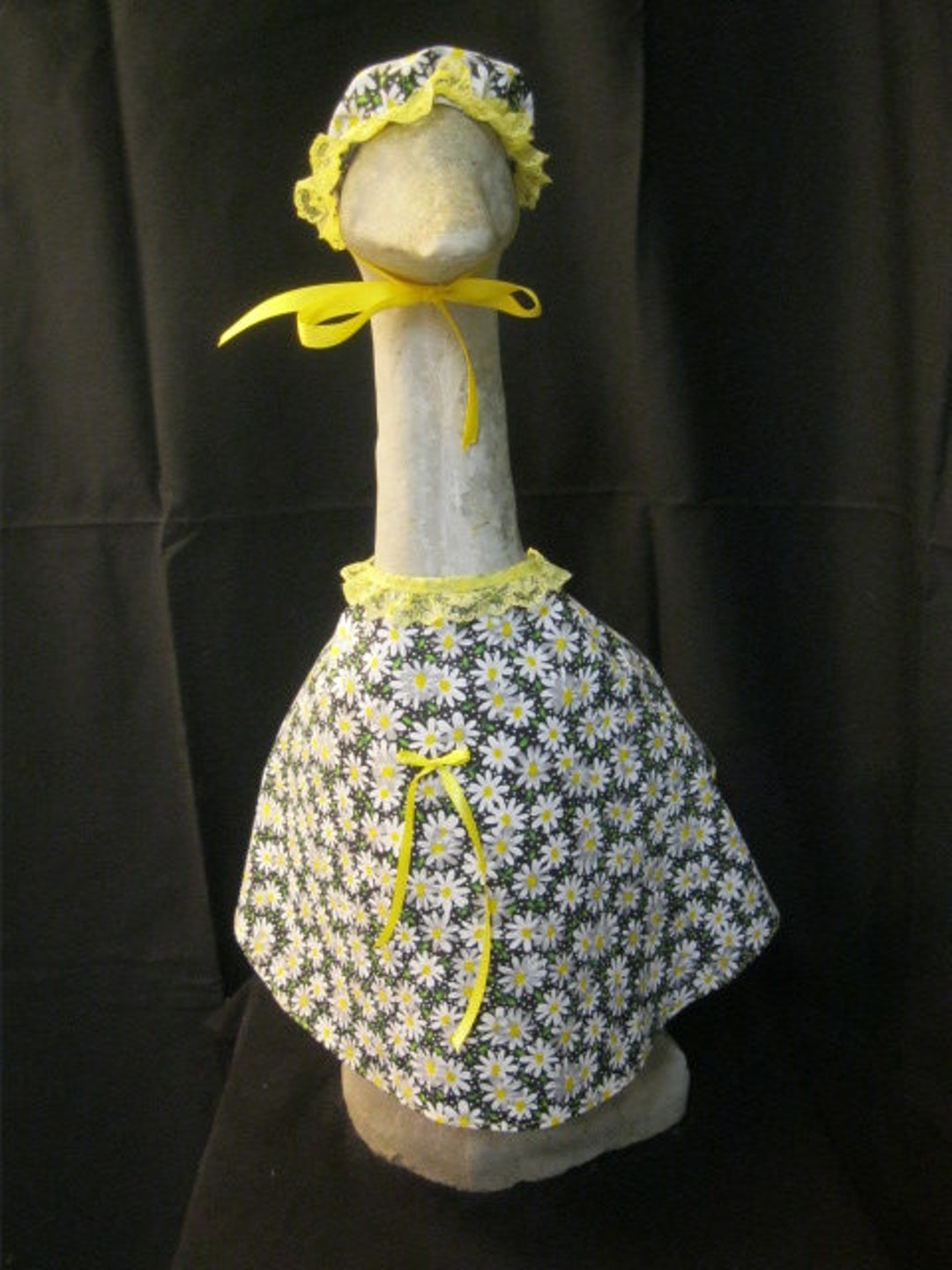 Packed Daisy Black Goose Dress /goose Clothes/concrete Goose/lawn Goose ...