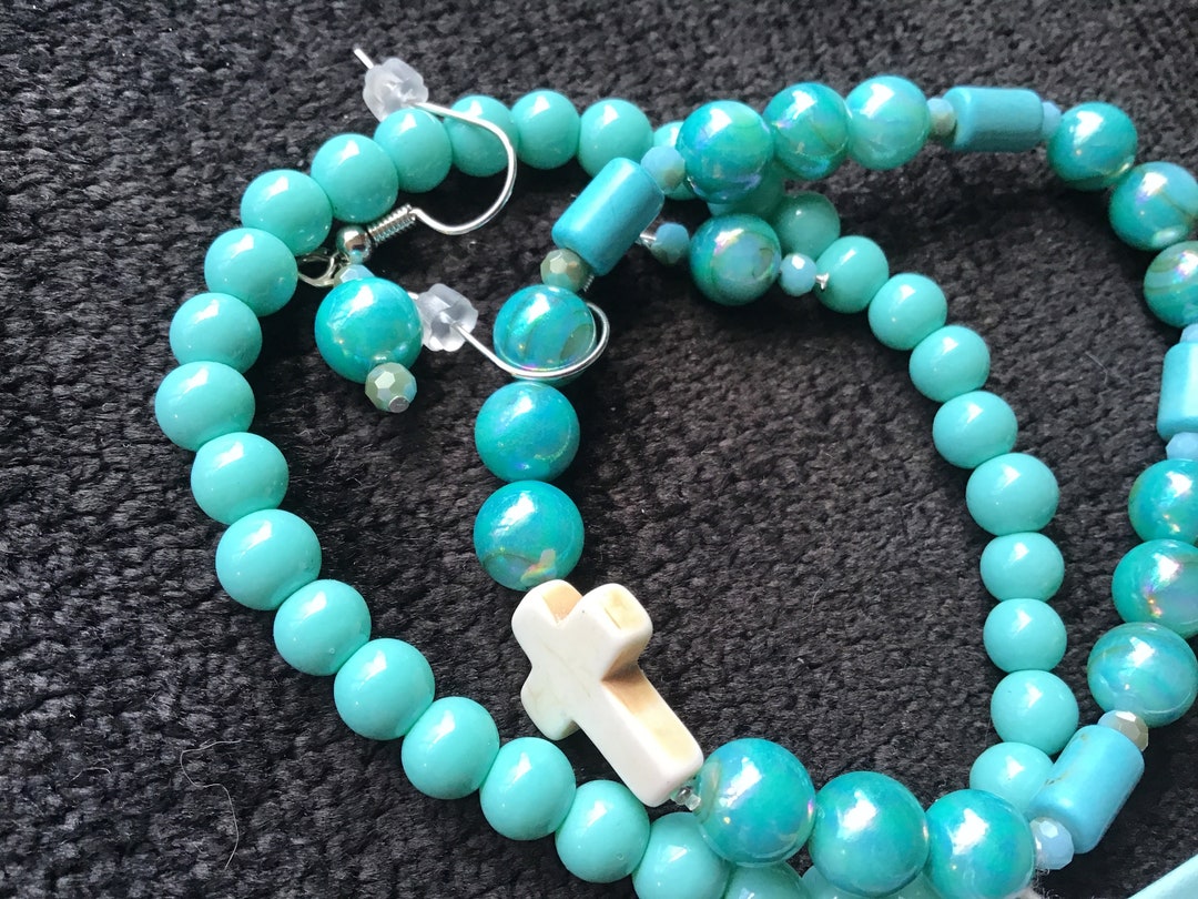 Turquoise Colored Crystals and Beads With an off White Howlite - Etsy