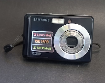 Samsung ES80 Digital Camera 12 MP 5X Optical Zoom 2.4 Inches LCD Video ...