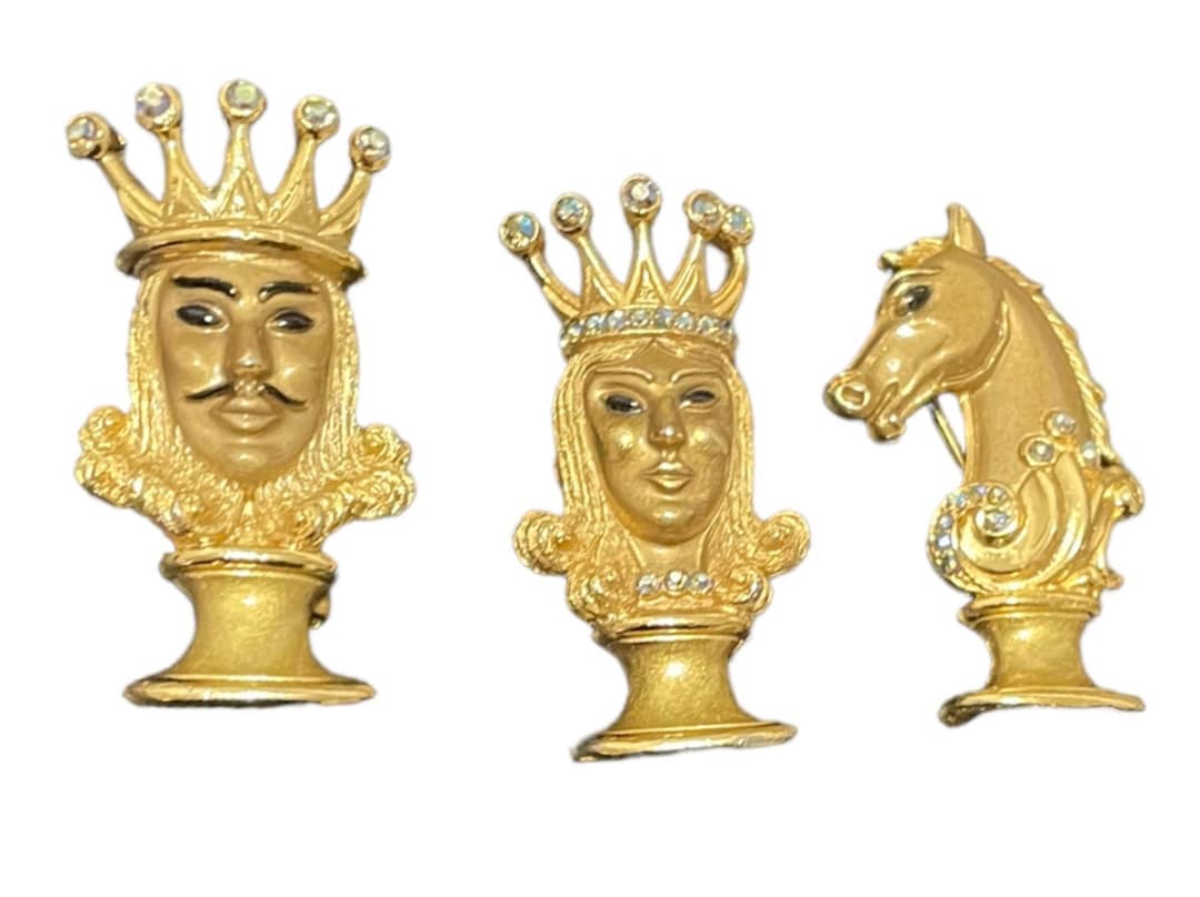 Vintage Crown Trifari Shoulder Brooch Pin Chess Pieces - Etsy