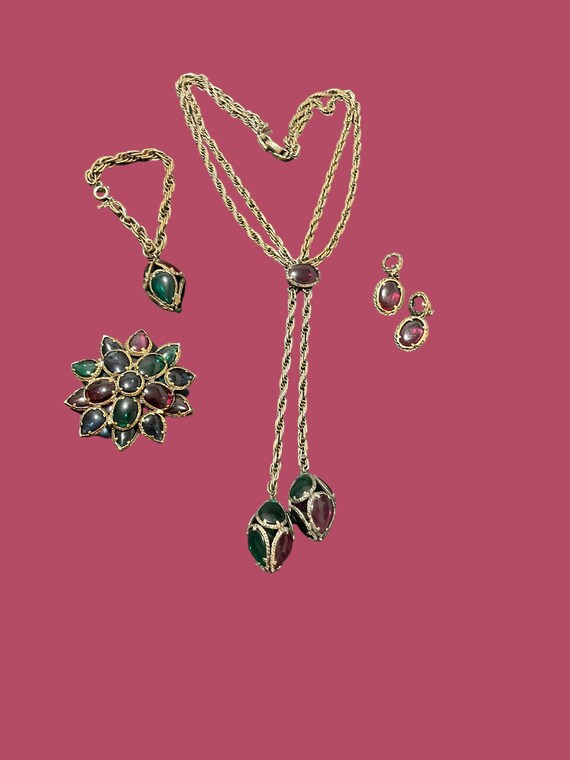 Rare Trifari Renaissance Set - Gem