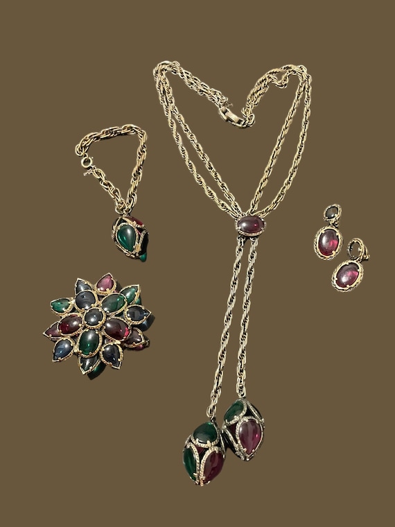 Rare Trifari Renaissance Set - Gem