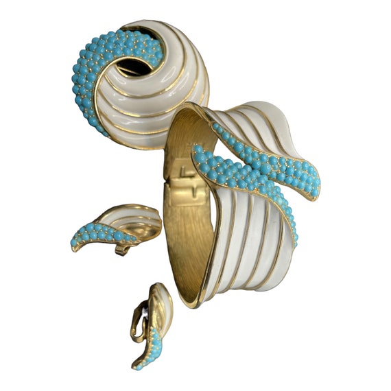 1960s Vintage Trifari White Enamel and Turquoise Cabo… - Gem