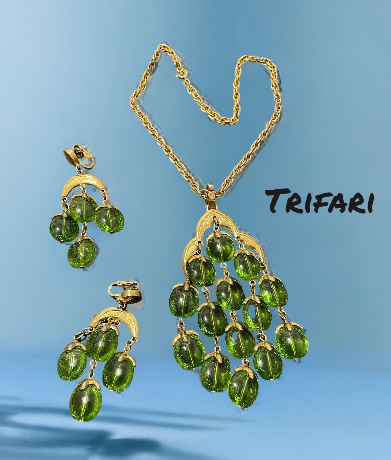 Vintage Trifari Jade Lucite Waterfall Necklace and Matching Earrings - Etsy