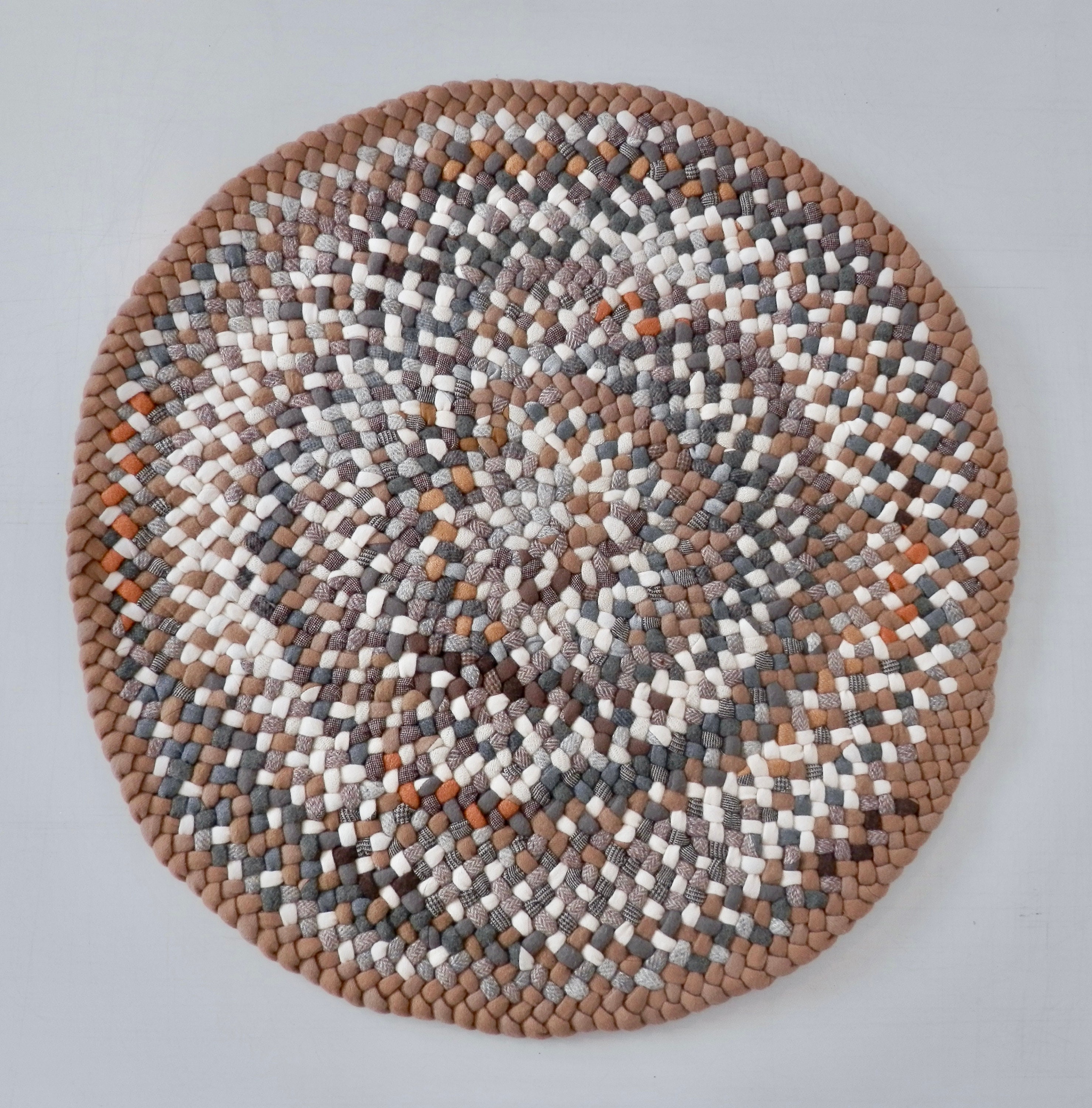 Braided Rug, Hand Braided, One of a Kind, Round 29.5 X 30", Beige/cream ...