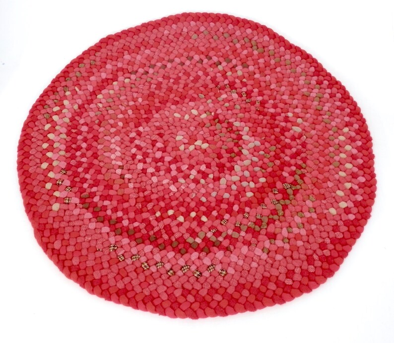 Braided Rug, Crafted by Hand, Wool Fabric, Round 31 Inches, Magenta ...