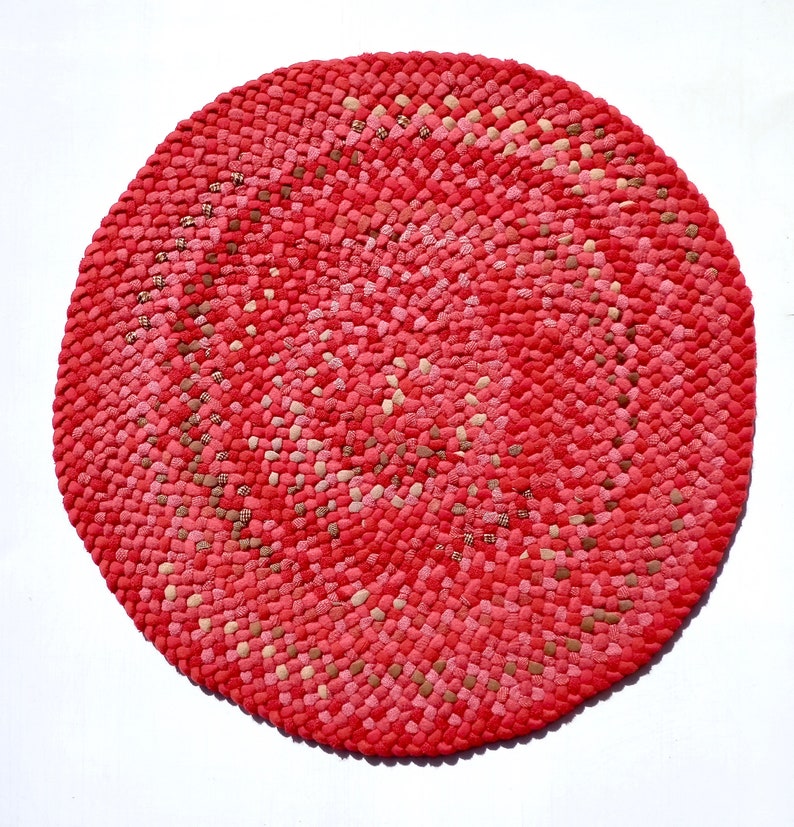 Braided Rug, Crafted by Hand, Wool Fabric, Round 31 Inches, Magenta ...